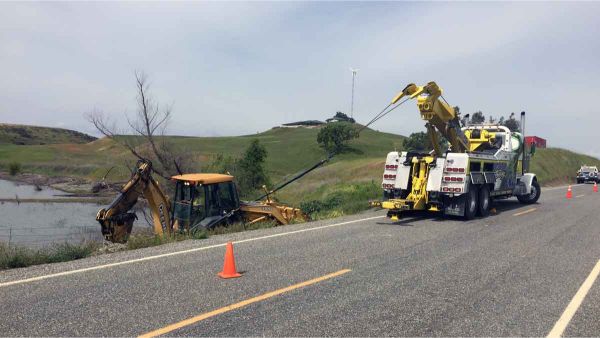 Heavy Duty Recovery Corning, Willows, Chico, I-5 & CA99– 530-865-5183